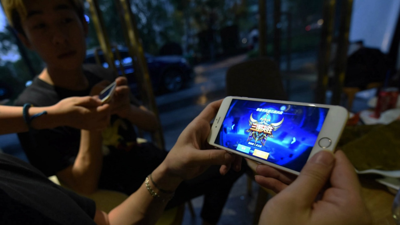 China limita las horas de juego en línea para los menores — Wardea